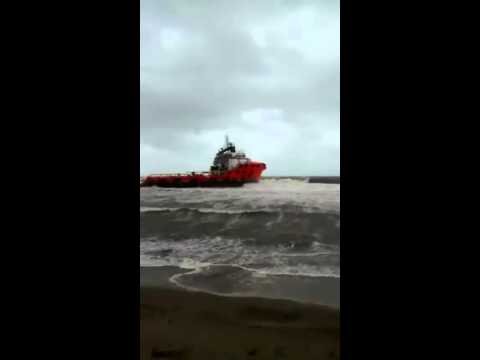 Video Shows Swiber AHTS Aground in Mexico - Maritime and Salvage Wolrd ...